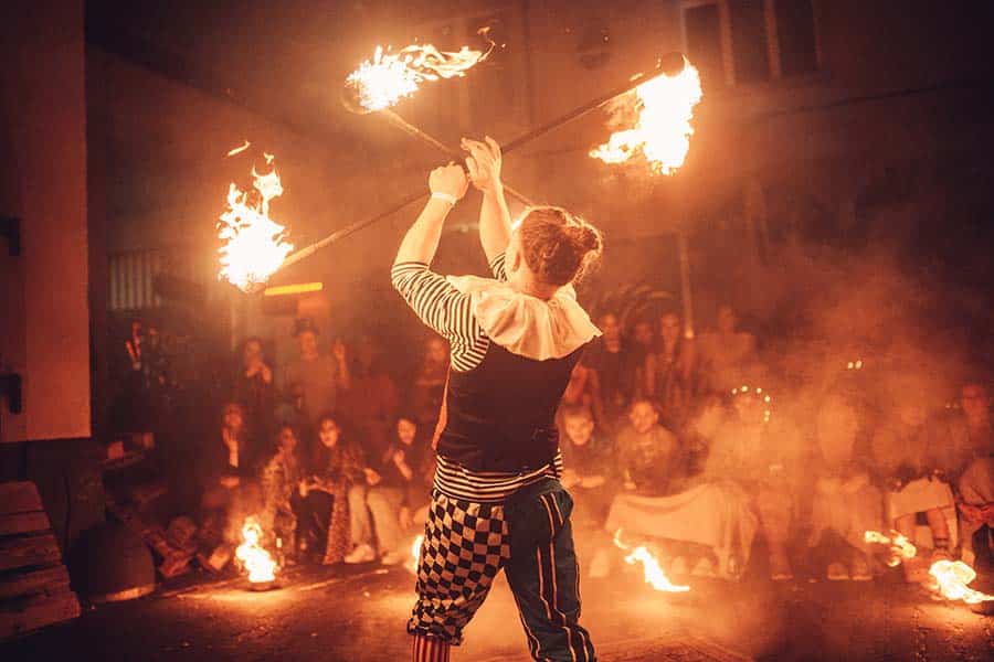 Kontakt | Flying Flames Feuershow